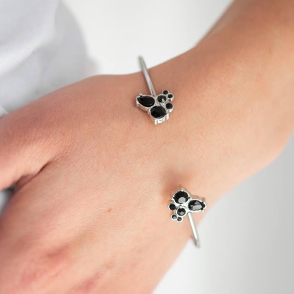 paparazzi | Jewelry | Going For Glitter Black Rhinestone Cuff Bracelet ...